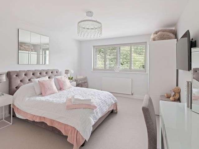 4 bed house for sale