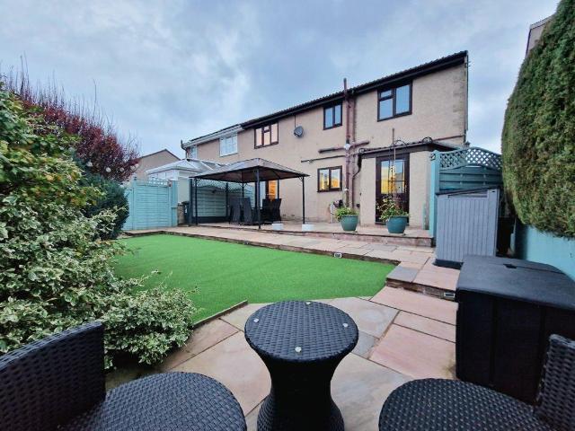 4 bed house for sale