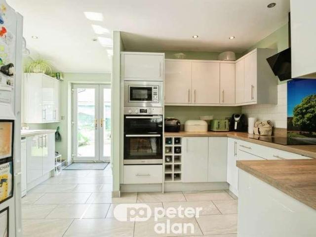 4 bed house for sale