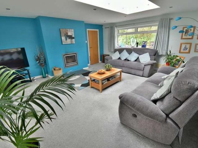 4 bed house for sale