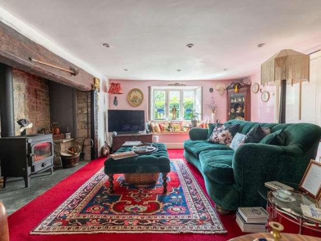 4 bed house for sale