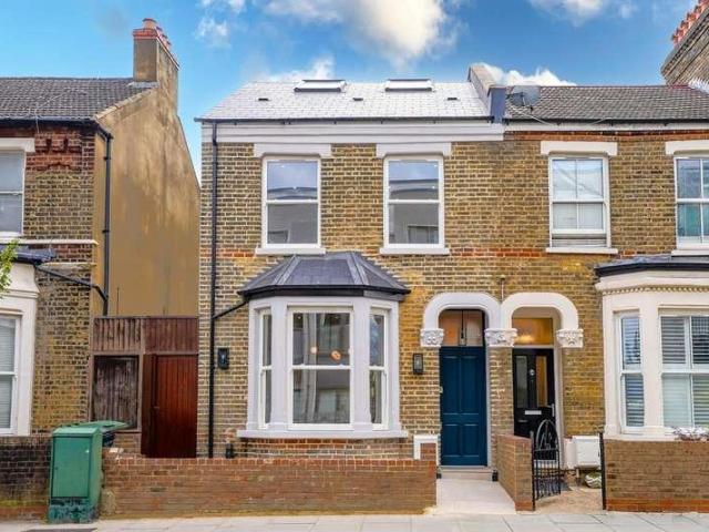 4 bed house for sale