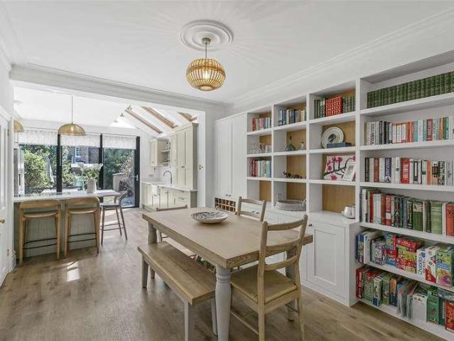 4 bed house for sale