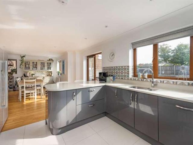 4 bed house for sale