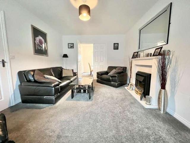4 bed house for sale