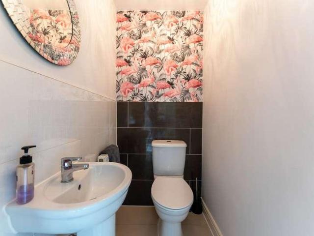 4 bed house for sale