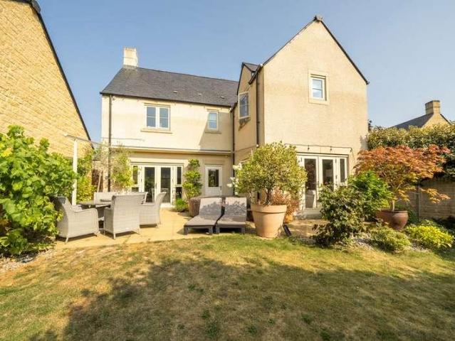 4 bed house for sale