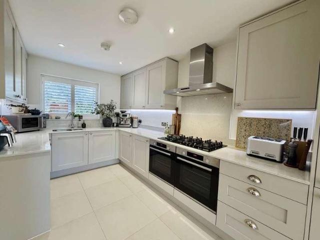 4 bed house for sale