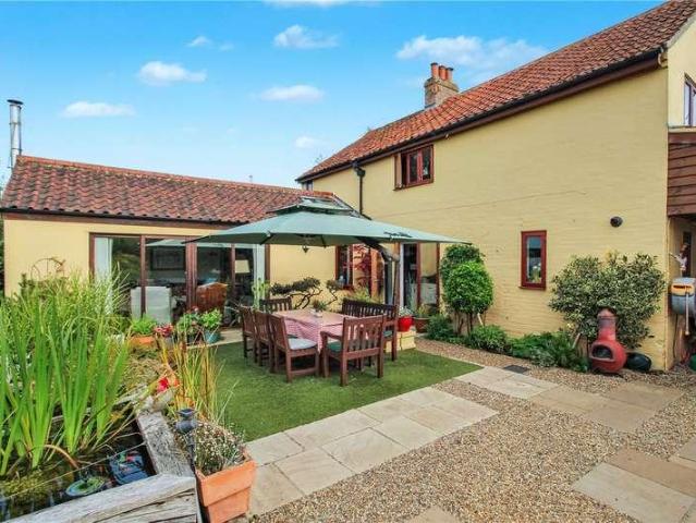 4 bed house for sale
