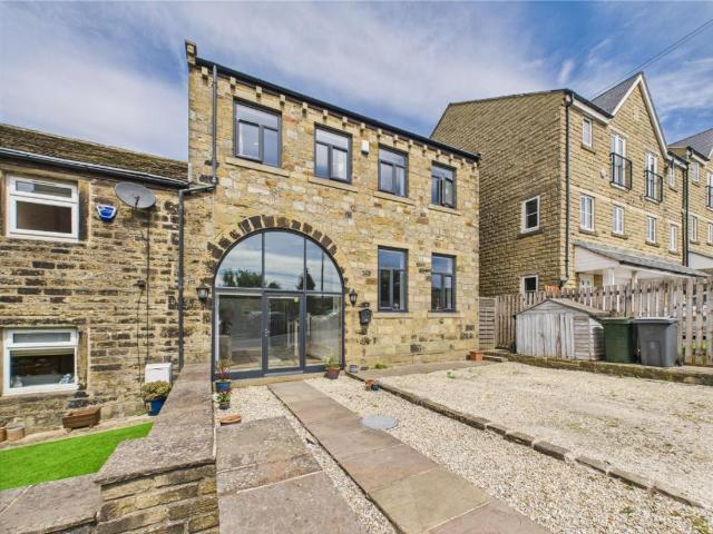 4 bed house for sale