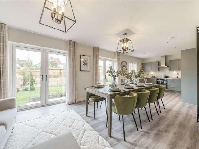 4 bed house for sale