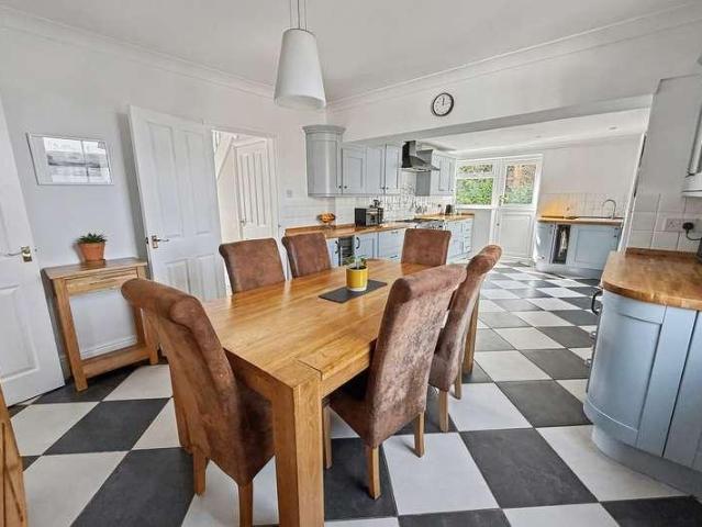 4 bed house for sale