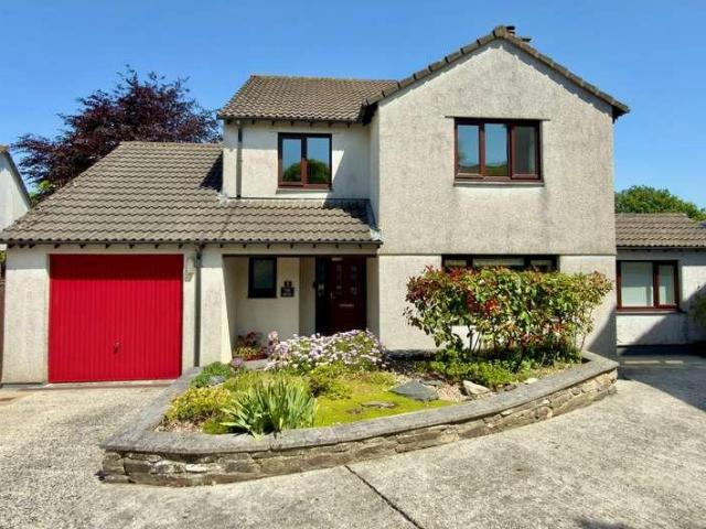 5 bed house for sale