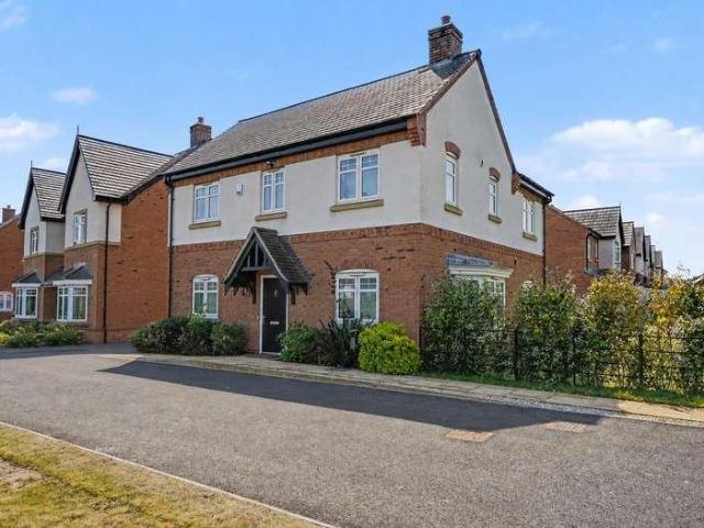 4 bed house for sale