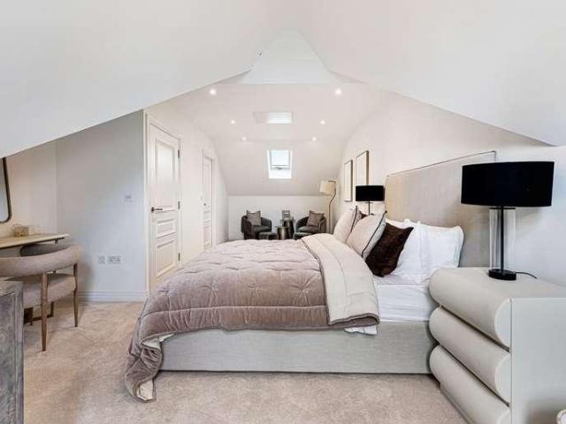 4 bed house for sale