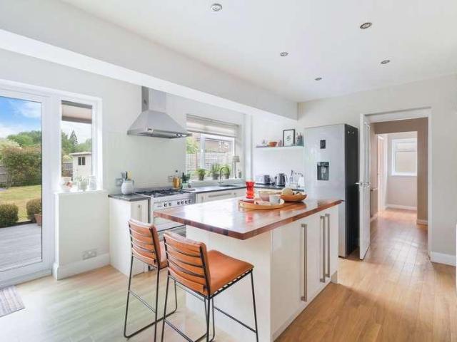 4 bed house for sale