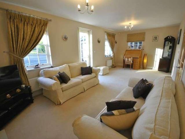 4 bed house for sale