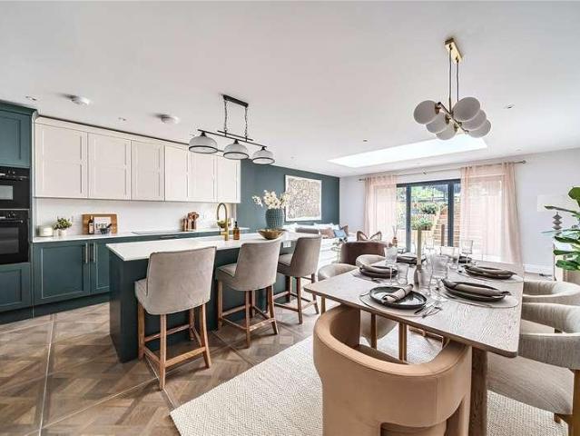 4 bed house for sale