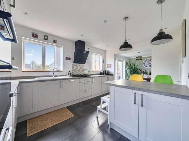 4 bed house for sale