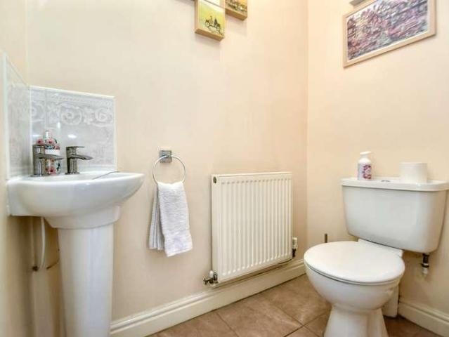 4 bed house for sale