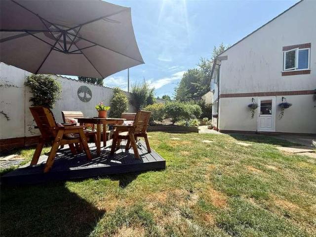 4 bed house for sale