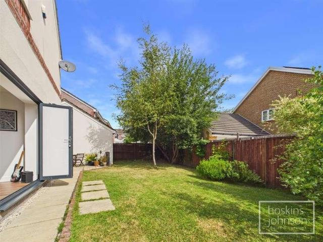 4 bed house for sale