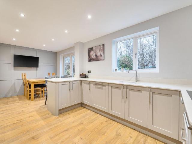 4 bed house for sale