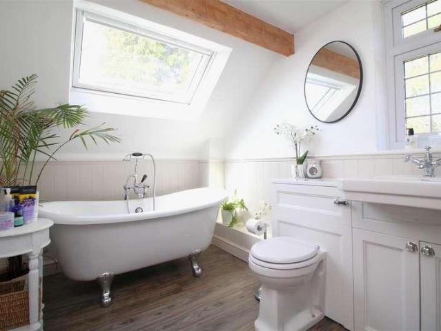 4 bed house for sale
