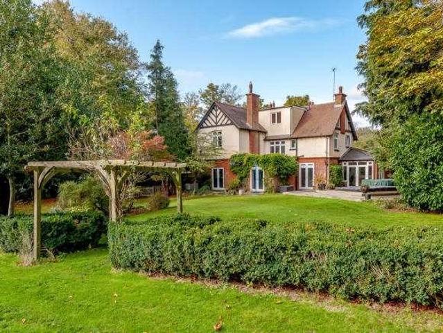 4 bed house for sale