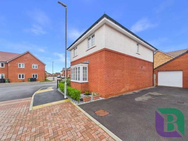 4 bed house for sale