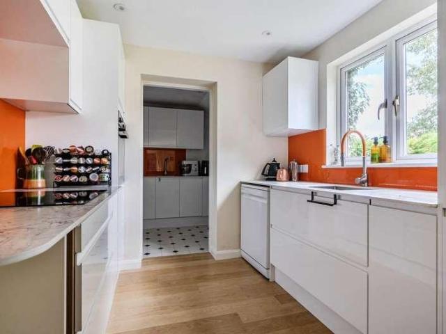 4 bed house for sale