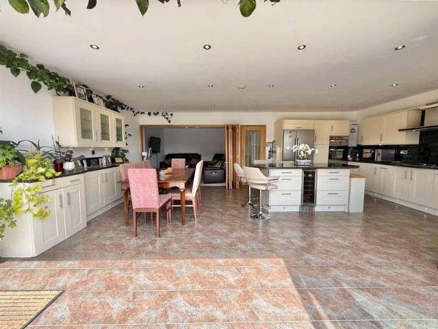 4 bed house for sale