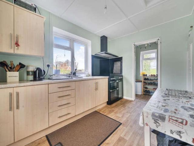 4 bed house for sale
