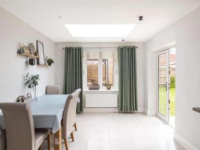 4 bed house for sale