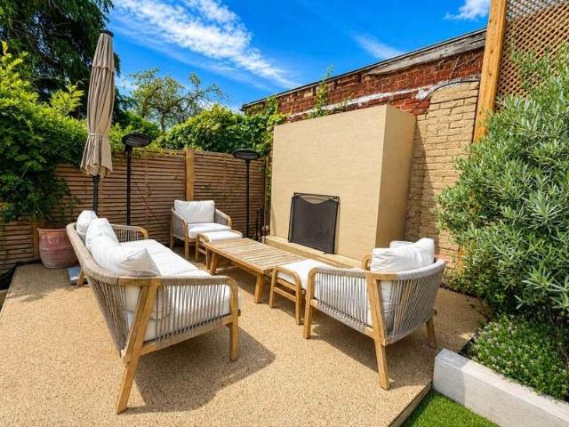 4 bed house for sale
