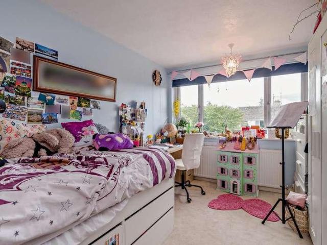 4 bed house for sale
