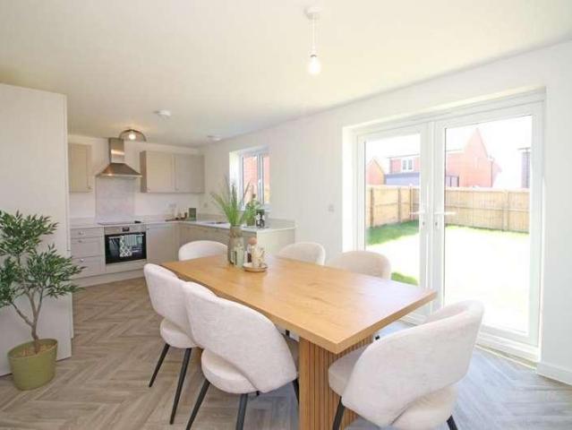 4 bed house for sale