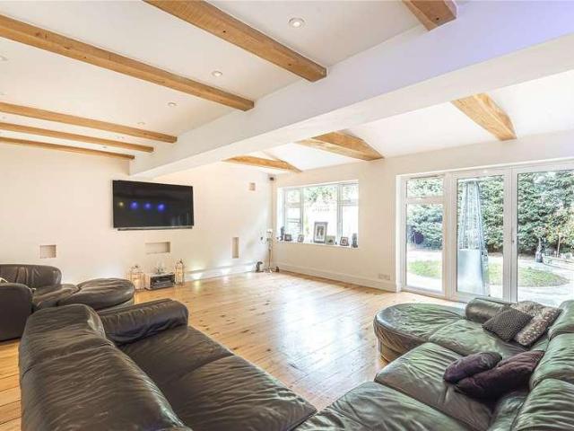 4 bed house for sale
