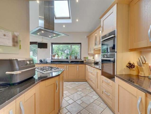 4 bed house for sale