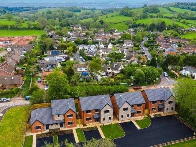 4 bed house for sale