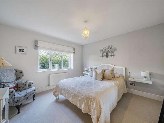 4 bed house for sale
