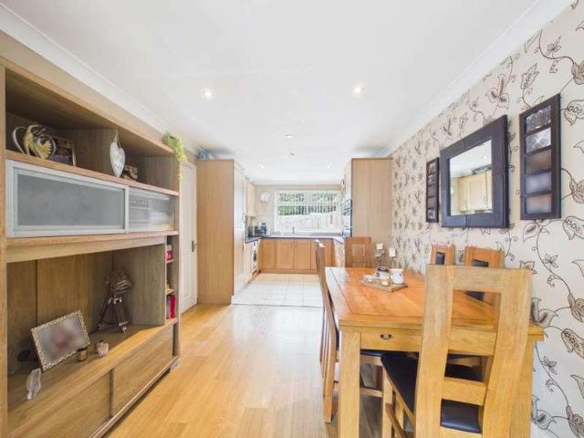 4 bed house for sale
