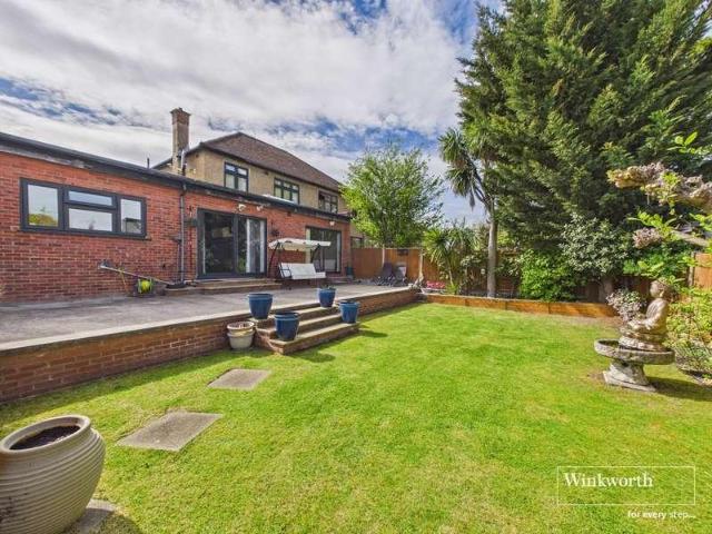 4 bed house for sale