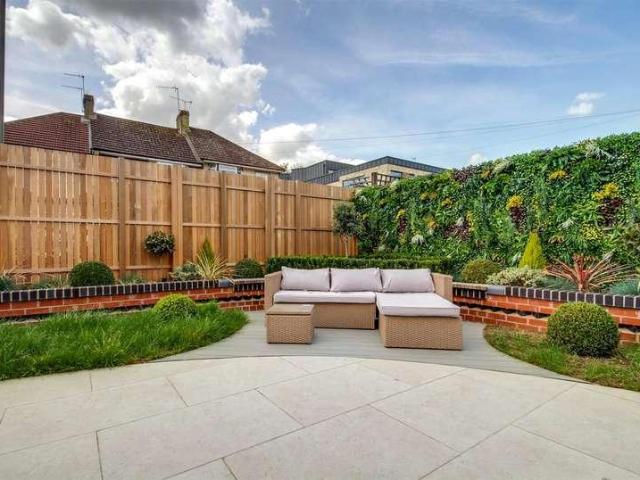 4 bed house for sale