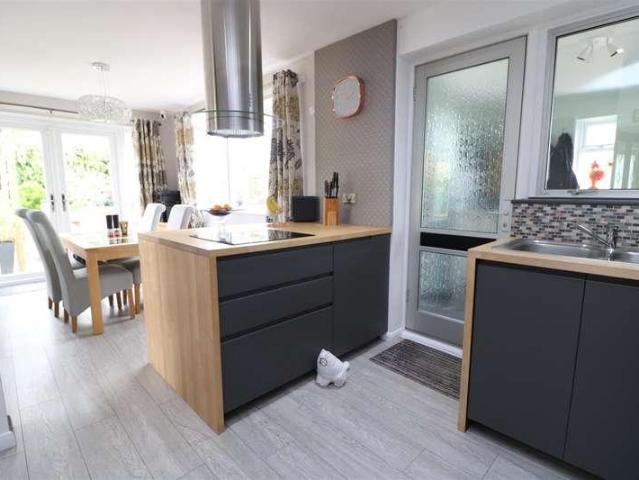 4 bed house for sale