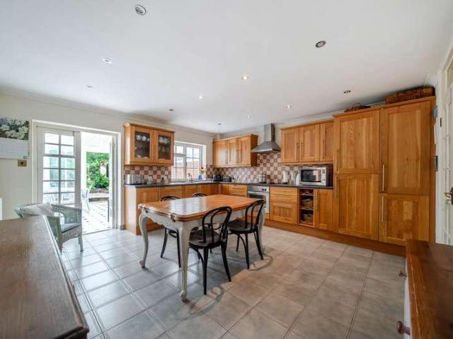 4 bed house for sale