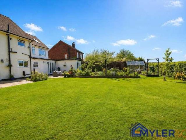 4 bed house for sale