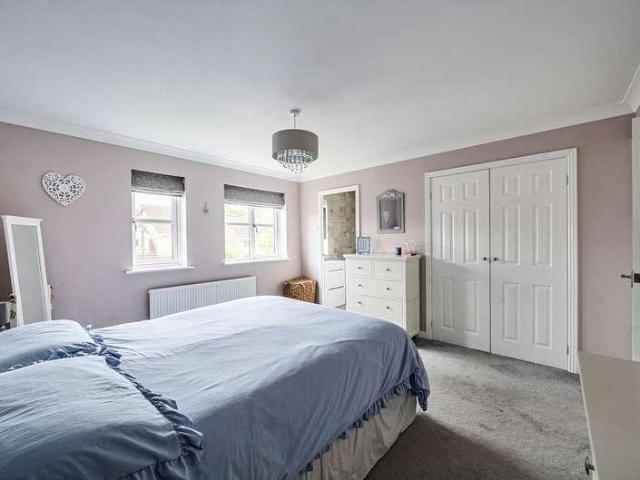 4 bed house for sale