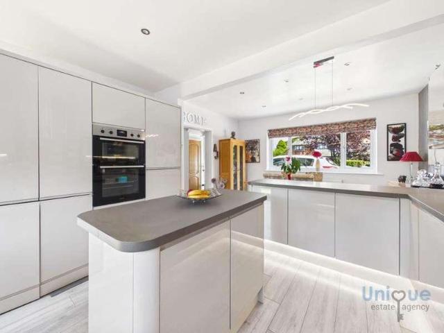 4 bed house for sale