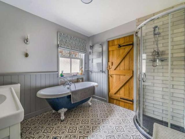 4 bed house for sale